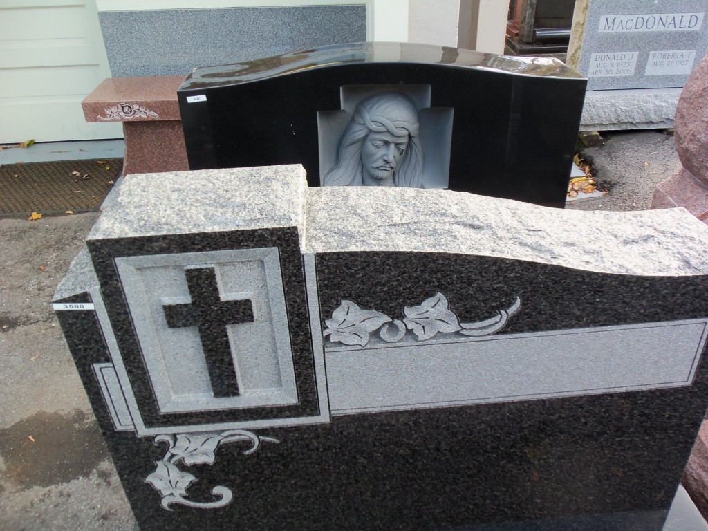 D 441 | Lutz Monuments